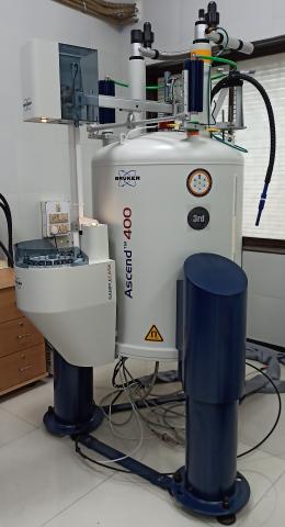 Nuclear magnetic resonance spectrometer- 400 MHz III Facility at Chemistry | Centre for ...